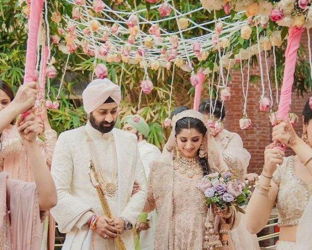 Transform Your Bridal Entry with these Phoolon Ki Chadar Inspirations ...