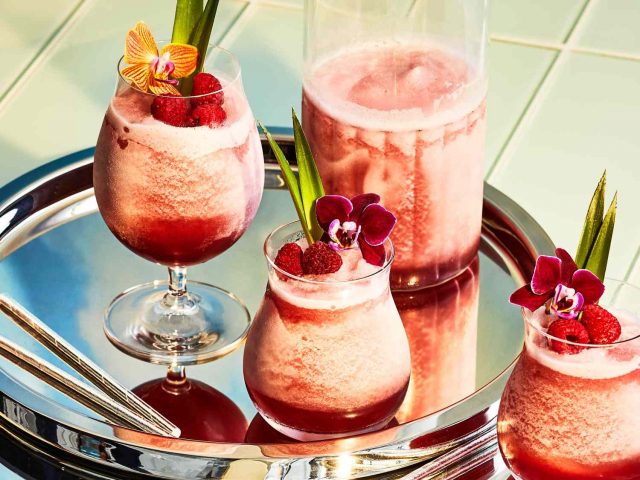 Top 10 Best Poolside Drinks to Boost Your Pool Party - Event, Party ...