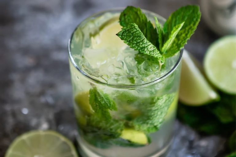 Top 10 Best Poolside Drinks to Boost Your Pool Party - Event, Party ...