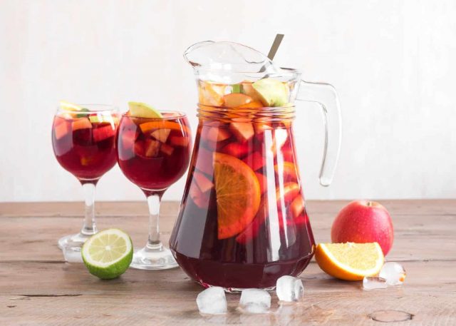 Top 10 Best Poolside Drinks to Boost Your Pool Party - Event, Party ...