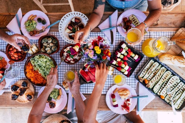 10 Unique and Heartwarming Ways to Cherish Friendship Day - VenueLook Blog